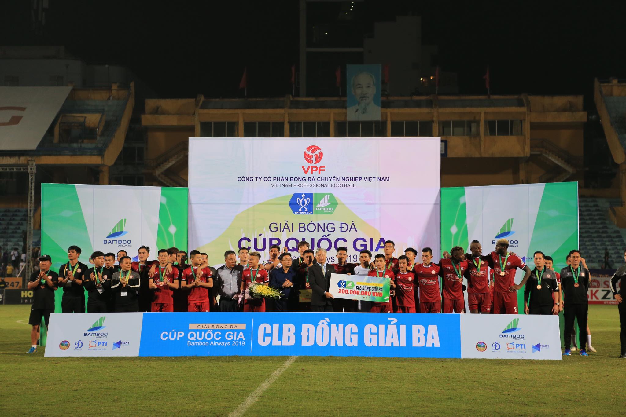 Chùm ảnh: CLB TP. Hồ Chí Minh nhận Giải Đồng hạng ba - VPF